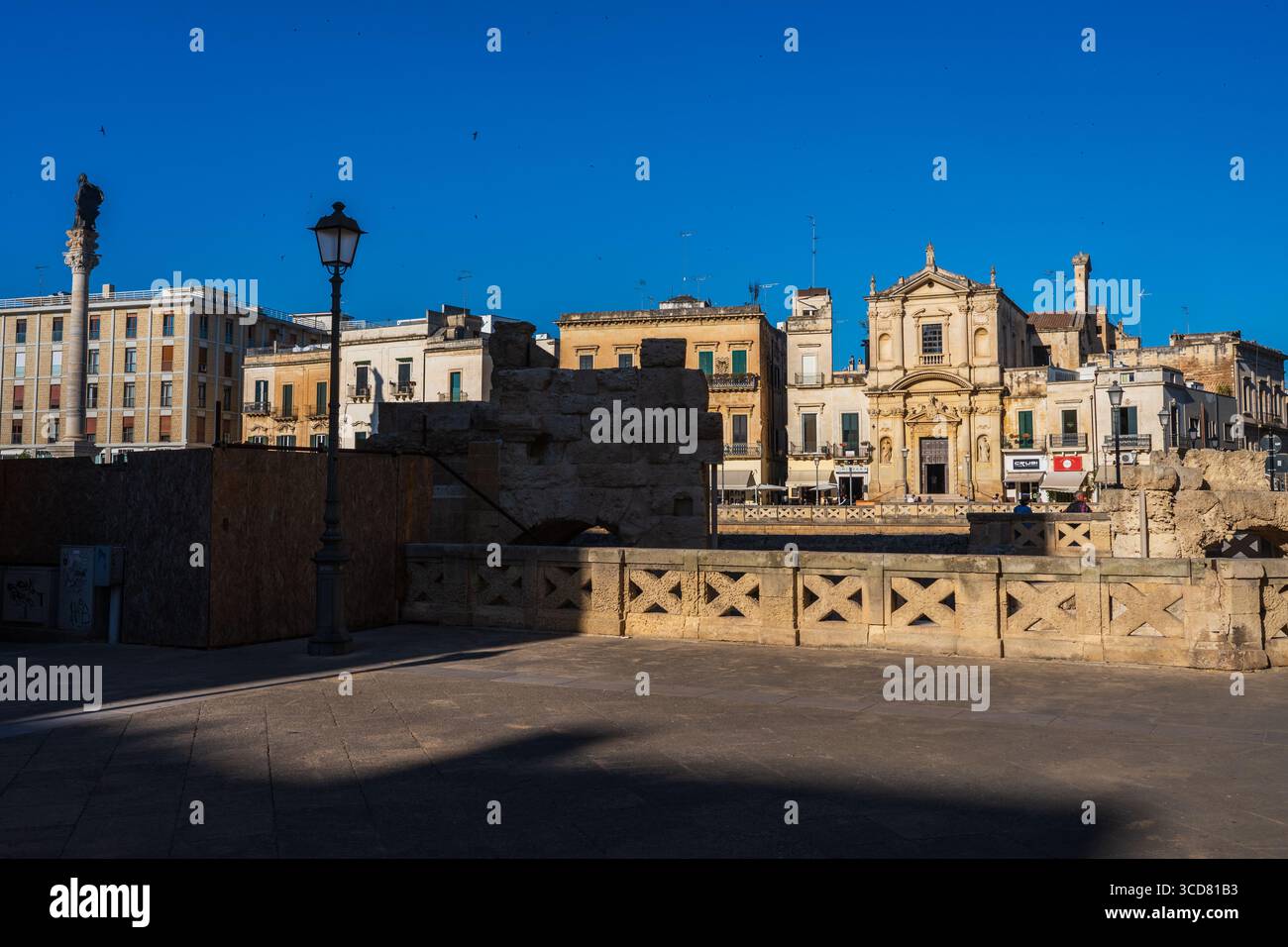 Romam amphitheater hi-res stock photography and images - Alamy