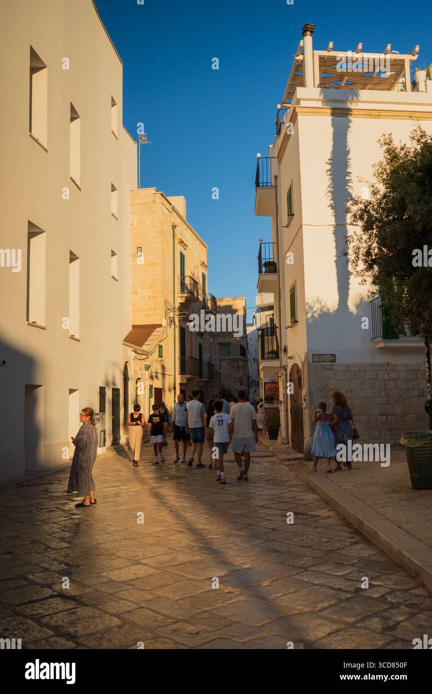 People stroll in puglia hi-res stock photography and images - Alamy