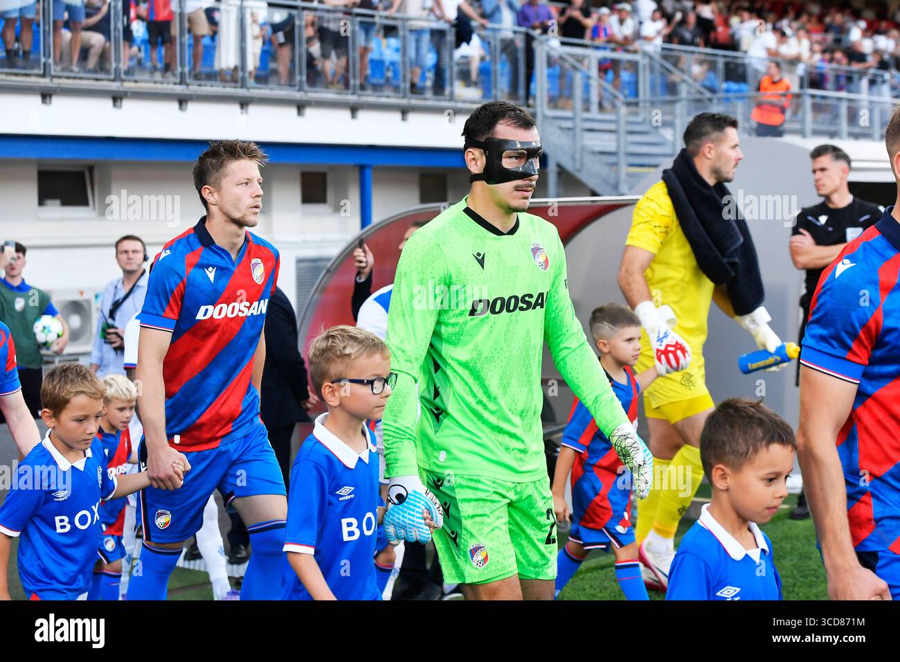 Pilsen, Czech Republic. 12th Aug, 2025. Plzen's goalkeeper Martin ...