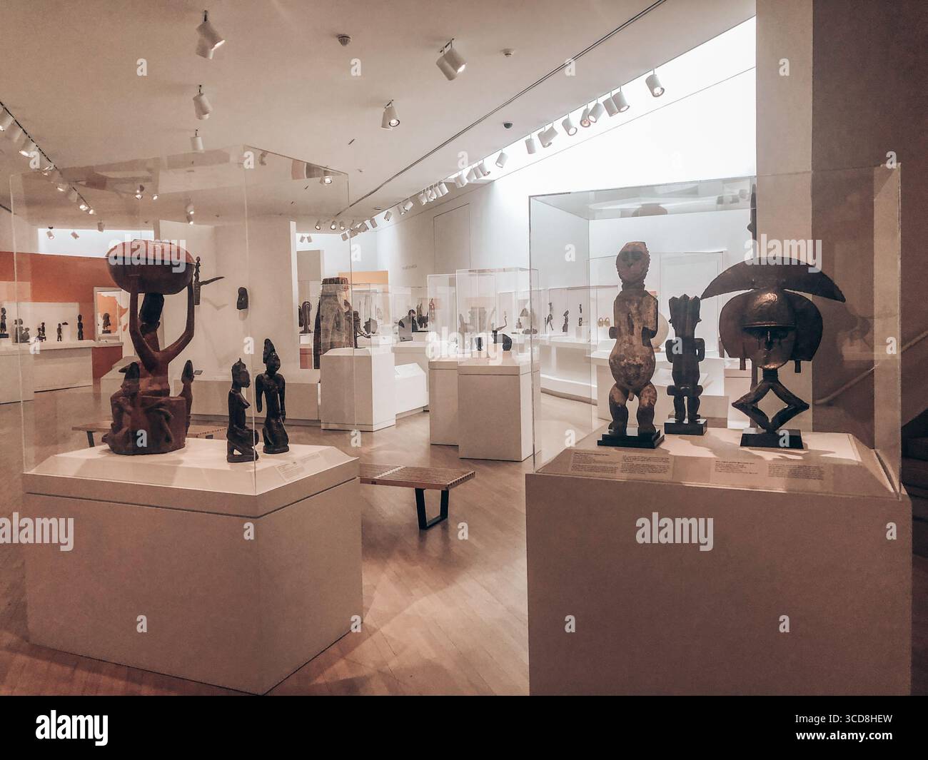 Indigenous art display hi-res stock photography and images - Alamy