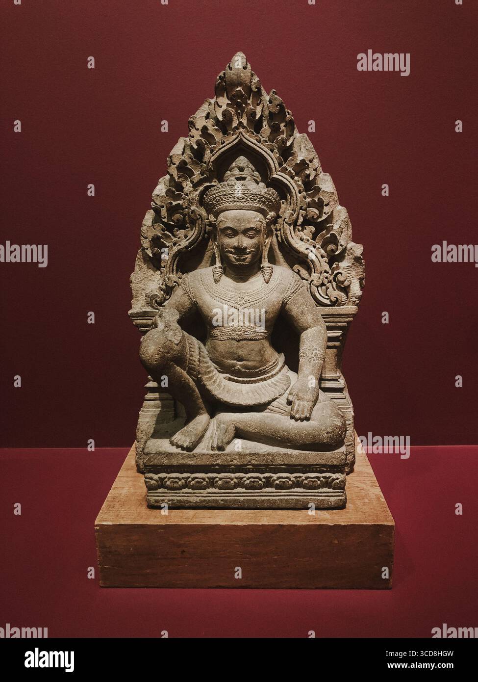 Ancient Asian Art: Seated figure in a niche, Cambodia, Bantey Srei ...