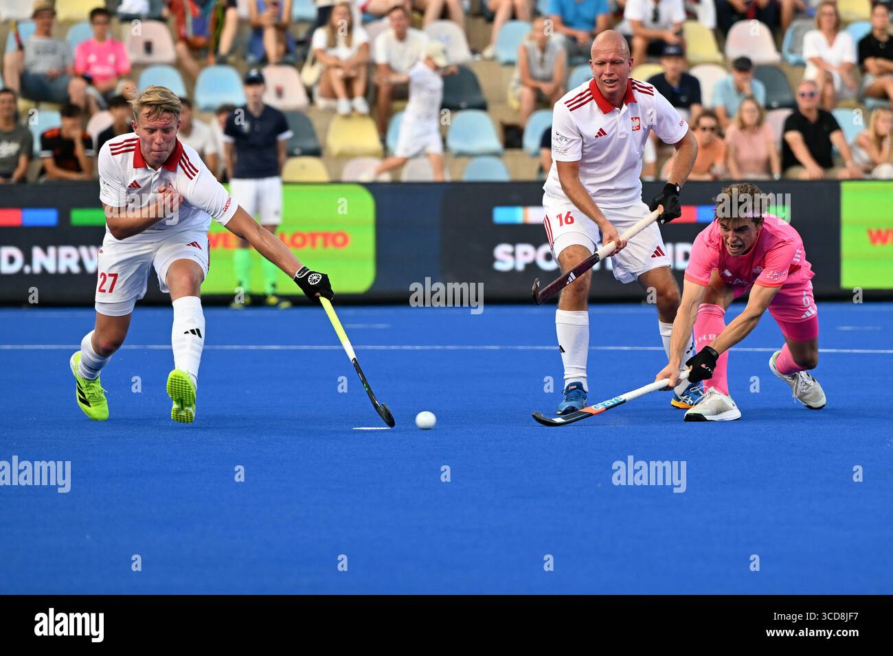 12 August 2025, North Rhine-Westphalia, Mönchengladbach: Field hockey ...