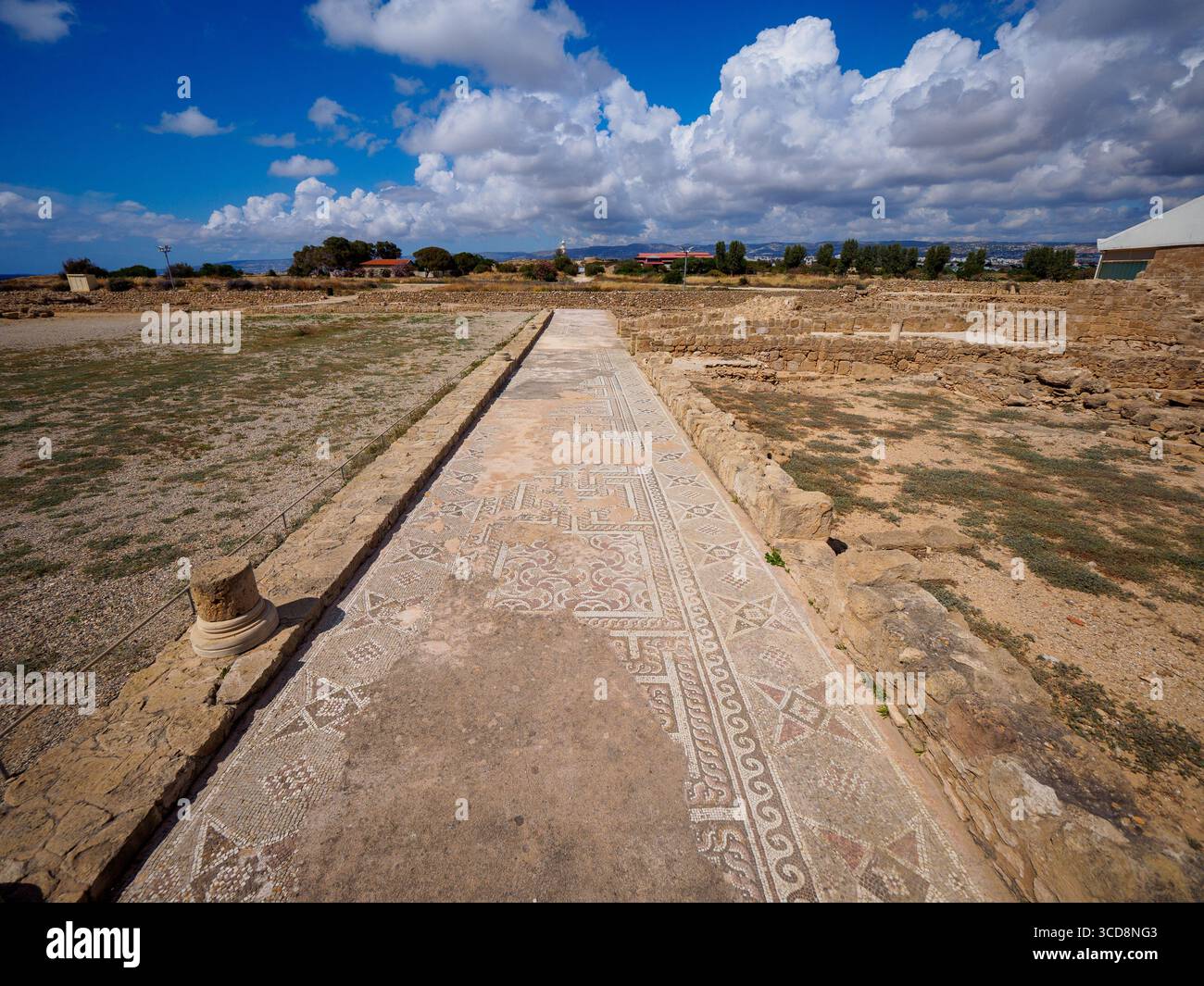 Theseus and the minotaur yellow hi-res stock photography and images - Alamy