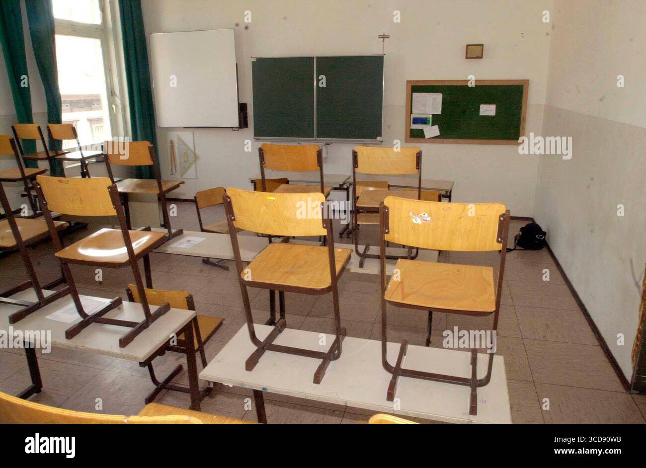 an empty class room in a school empty class room in a school Stock ...