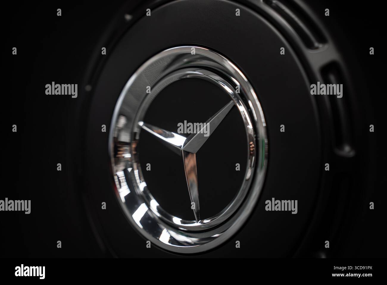 Sleek modern mercedes benz hi-res stock photography and images - Alamy