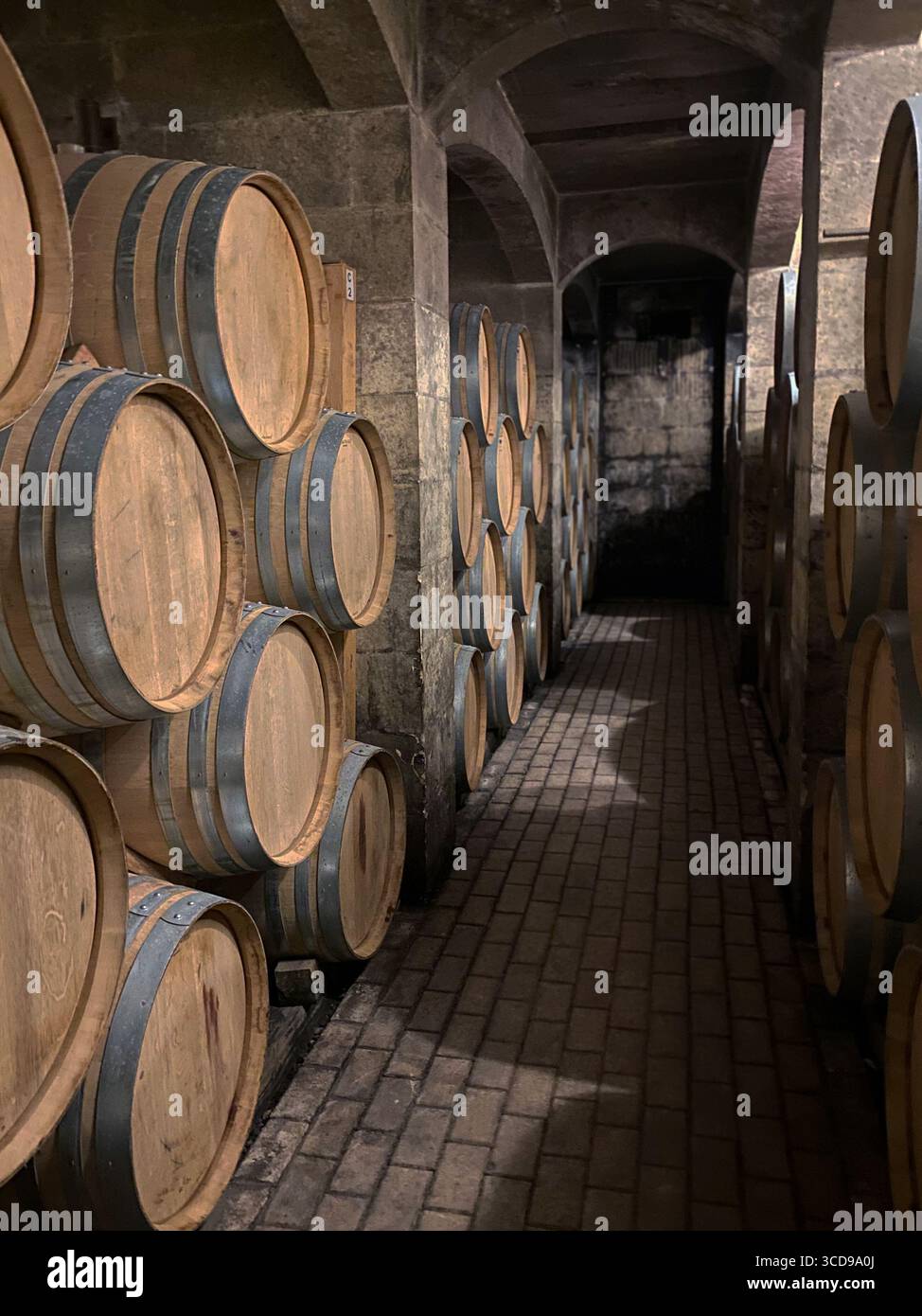 Rows dark wood wine hi-res stock photography and images - Alamy