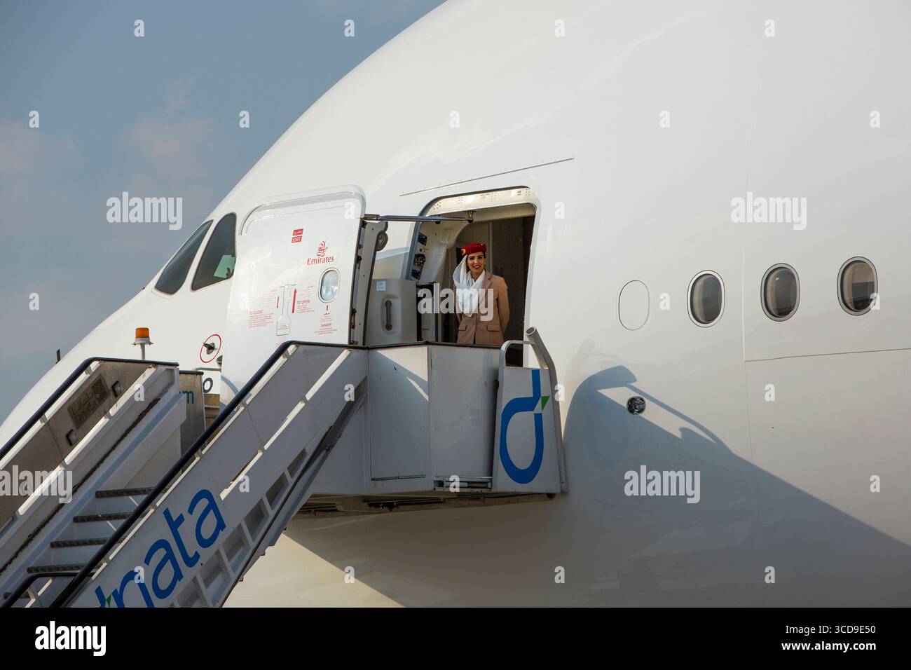 Fly emirates hostess hi-res stock photography and images - Alamy