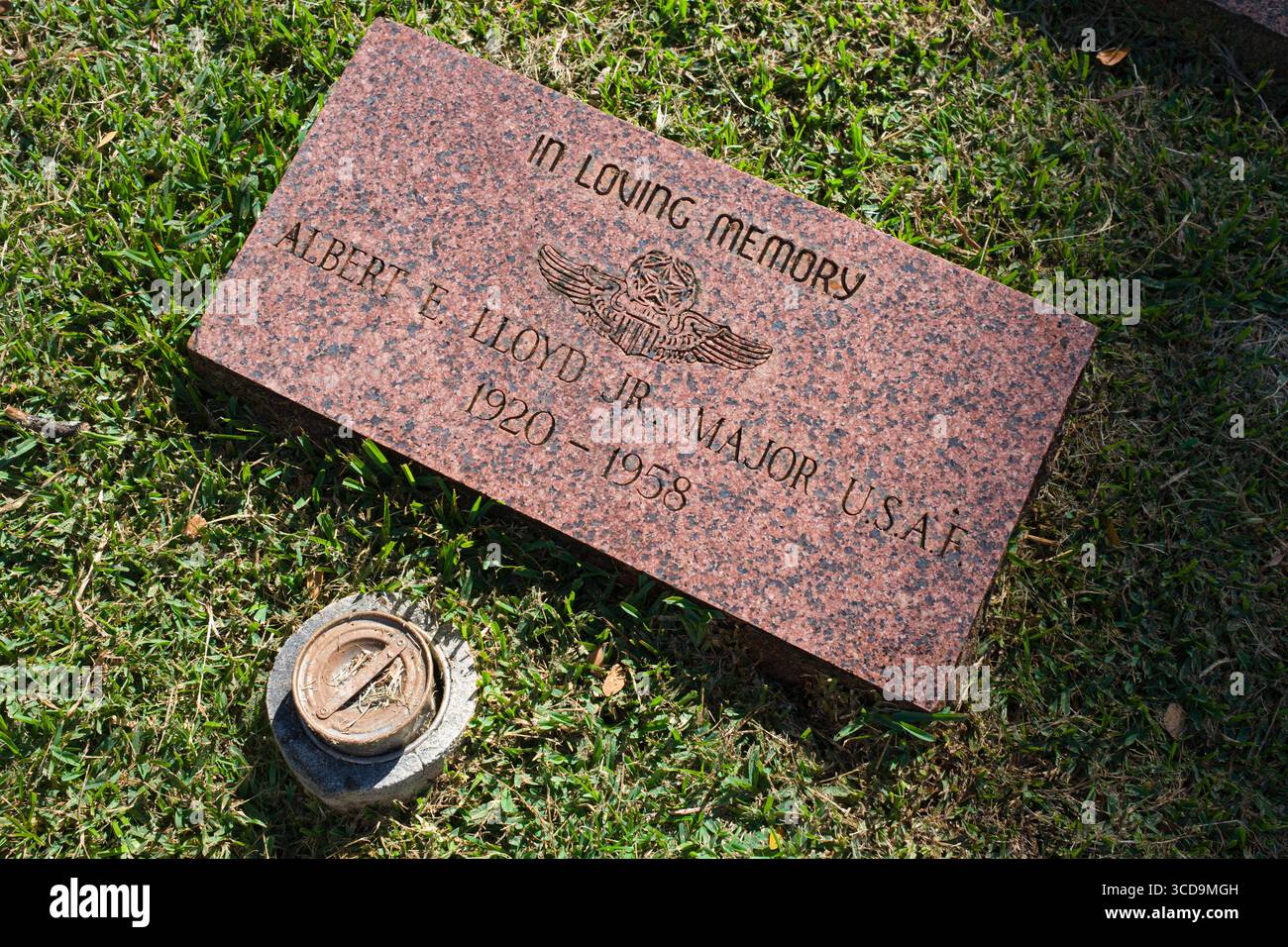 Gravestone for Albert E. Lloyd Jr. at Oahu Cemetery & Crematory ...