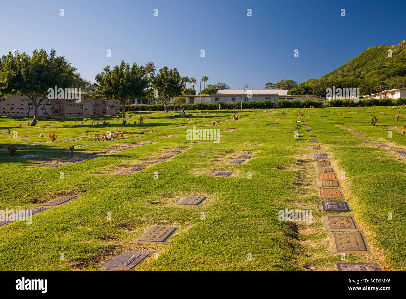 Diamond Head Memorial Park cemetery, Kaimuki, Honolulu, Oahu, Hawaii ...