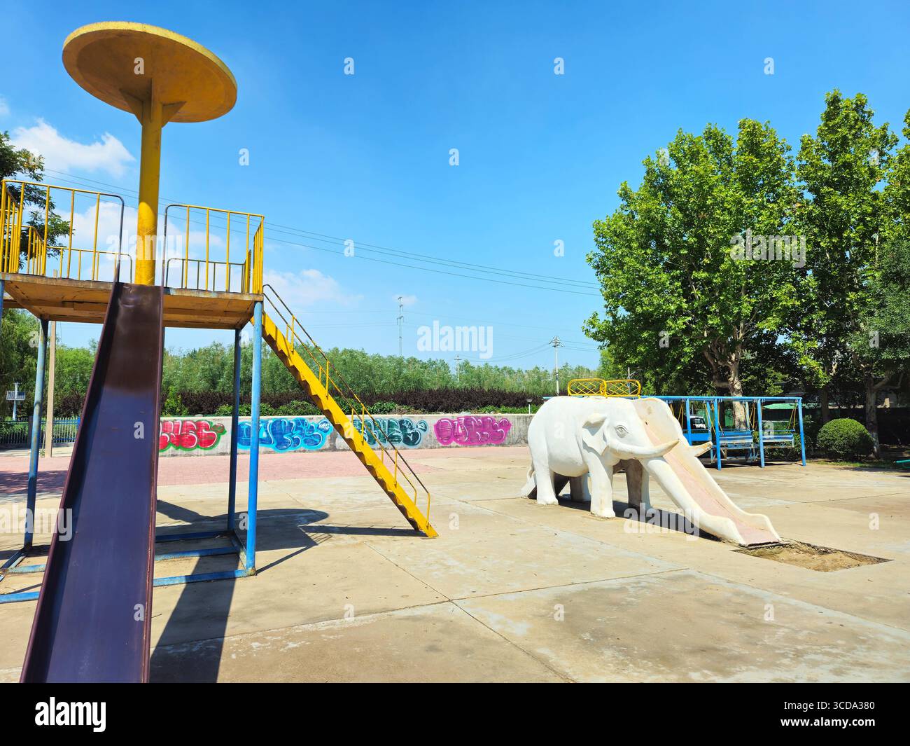 Vintage playground elephant hi-res stock photography and images - Alamy