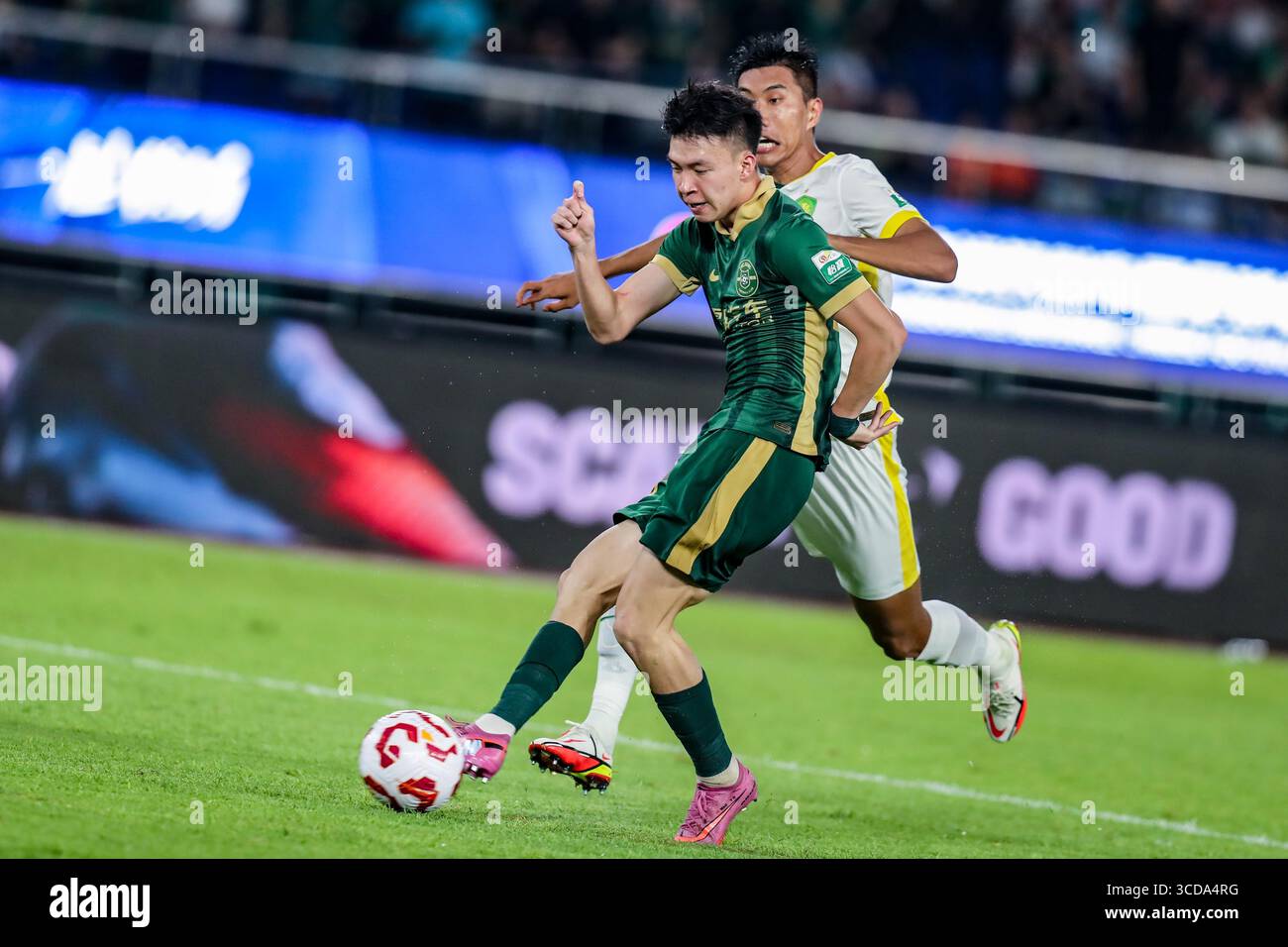 Beijing Guoan Football Club defeated Zhejiang Professional Football ...