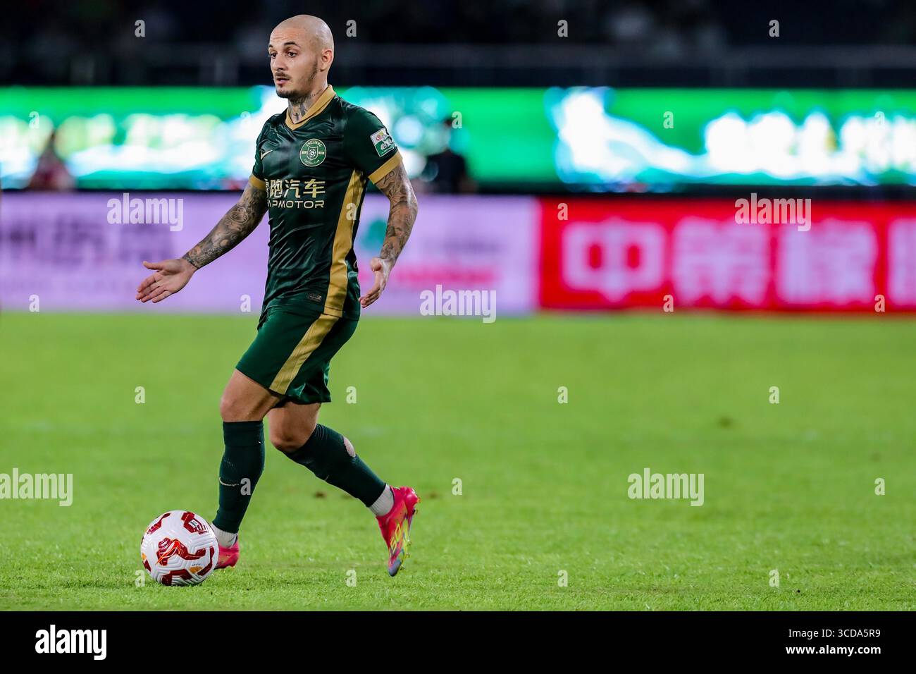 Beijing Guoan Football Club defeated Zhejiang Professional Football ...
