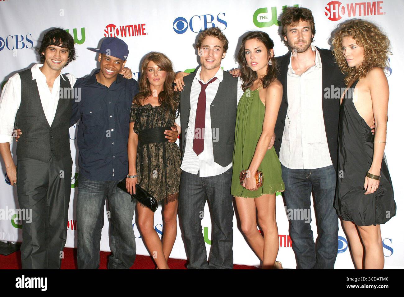 Tristan wilds and shenae grimes hi-res stock photography and images - Alamy