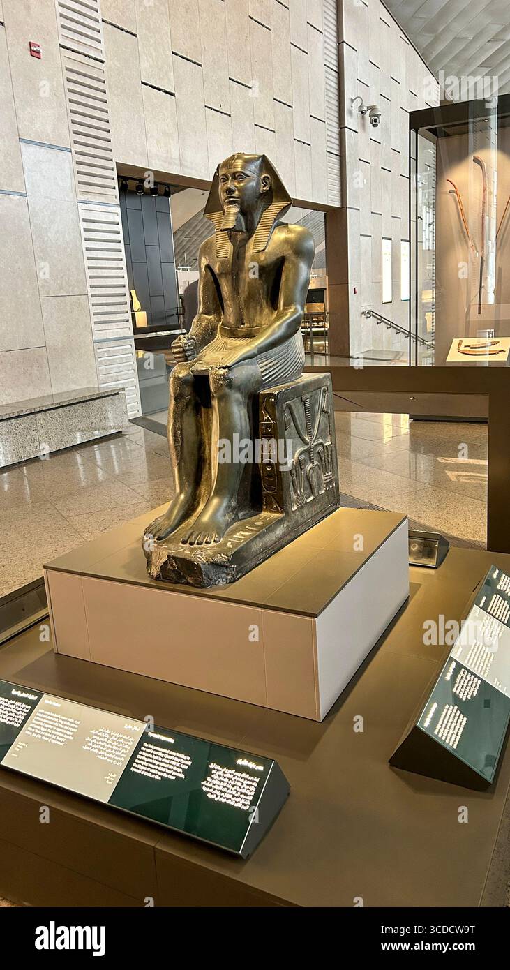 Statue of Pharaoh Khafre, builder of the second Giza pyramid, on ...