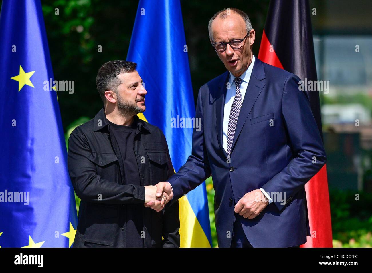 Berlin, Germany. 13th Aug, 2025. Volodymyr Selenskyj (l), President of ...