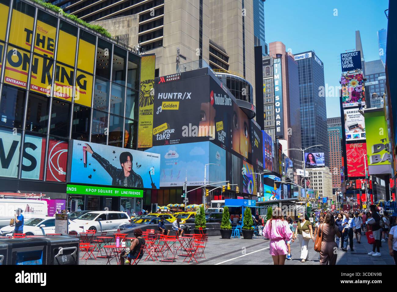 Famous billboards times square hi-res stock photography and images - Alamy