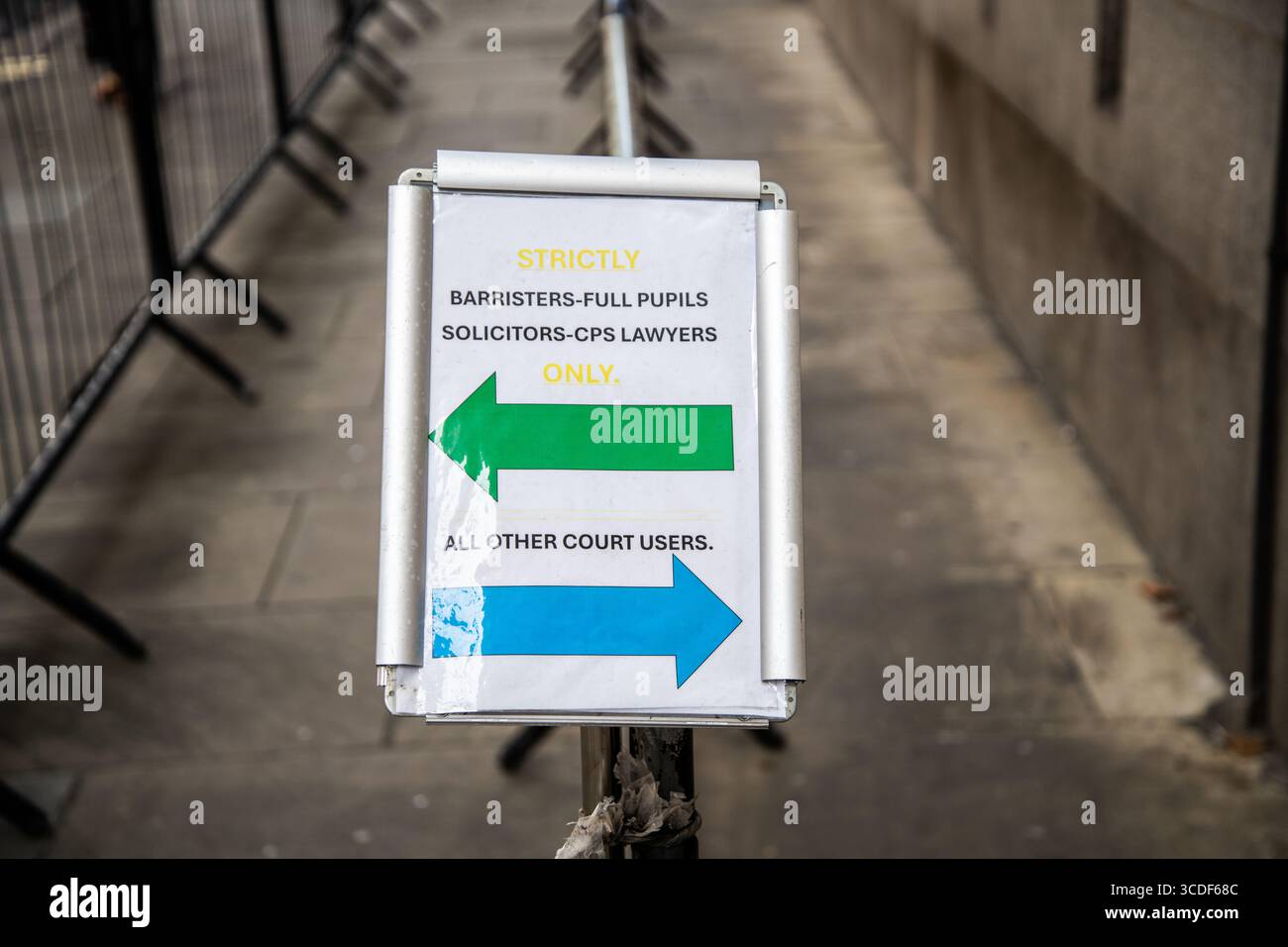 Directional sign outside the Central Criminal Court in London, showing ...