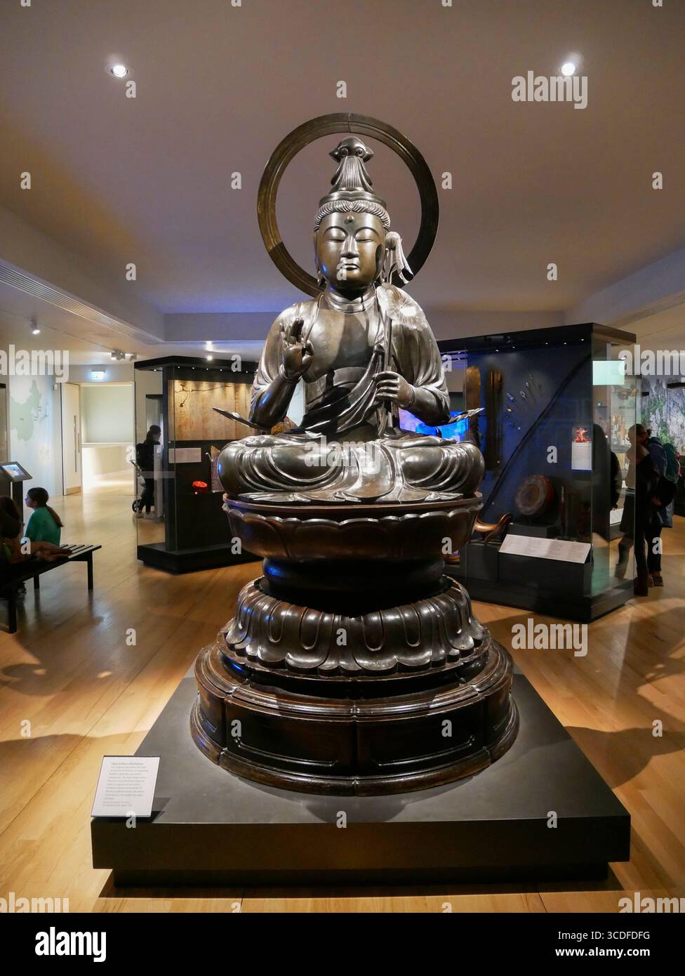 Figure of Mercy Sho-Kannon Japanese Bronze Bodhisattva statue at the ...