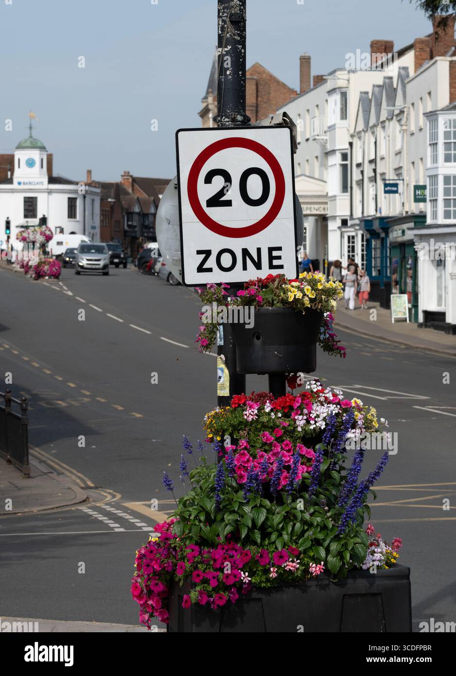 20 mph zone sign, Bridge Street, Stratford-upon-Avon, Warwickshire, UK ...