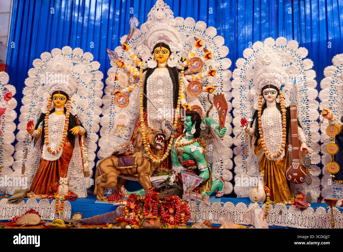 Goddess durga puja pandal hi-res stock photography and images - Alamy
