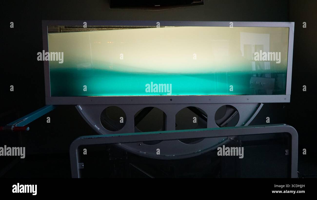 Wave tank model hi-res stock photography and images - Alamy