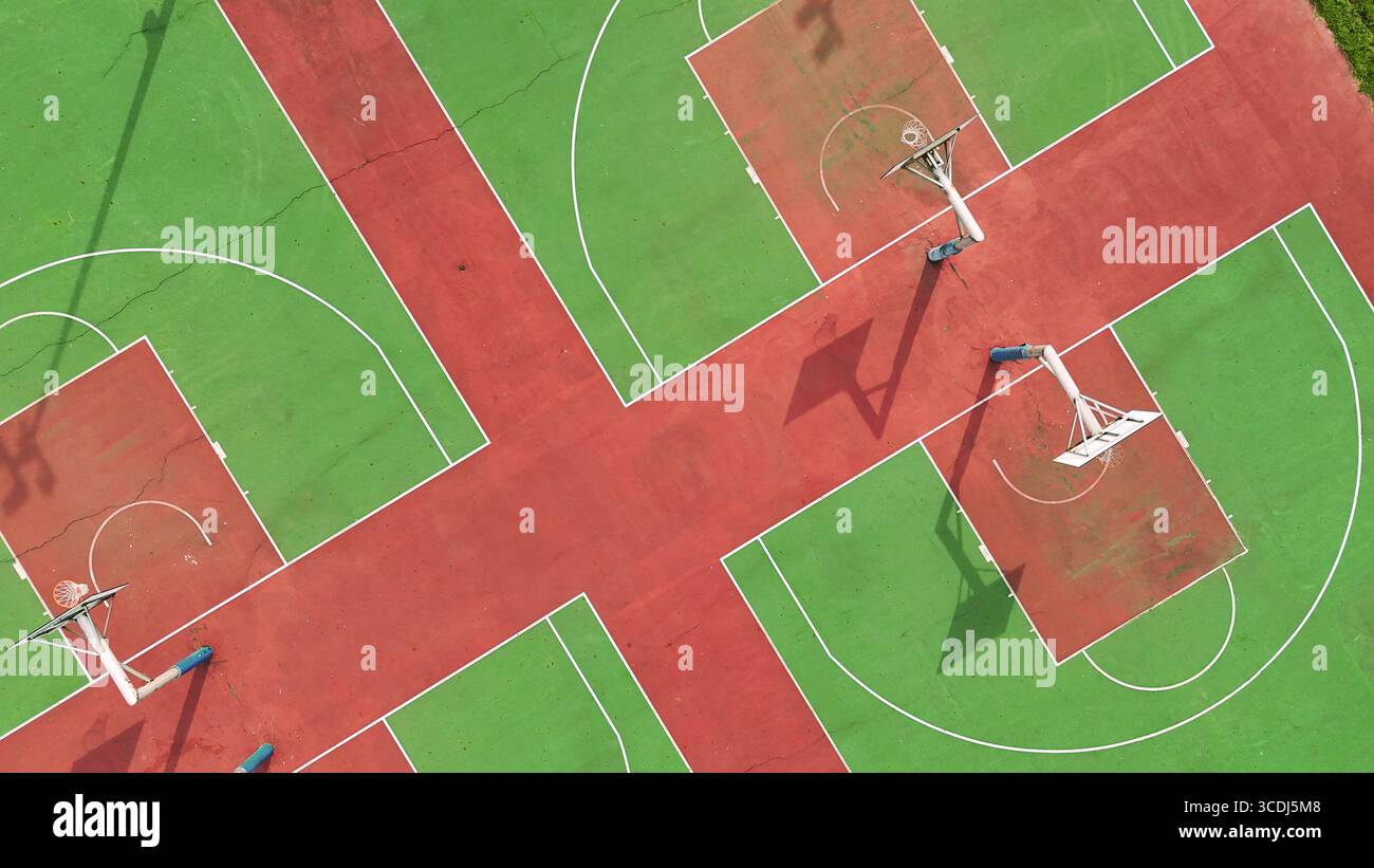 Public basketball courts hi-res stock photography and images - Alamy