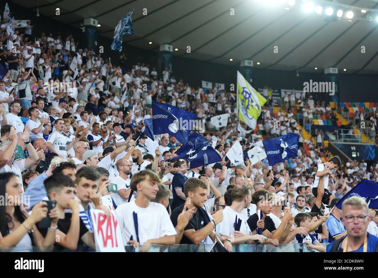 Super cup final tottenham fans hi-res stock photography and images - Alamy