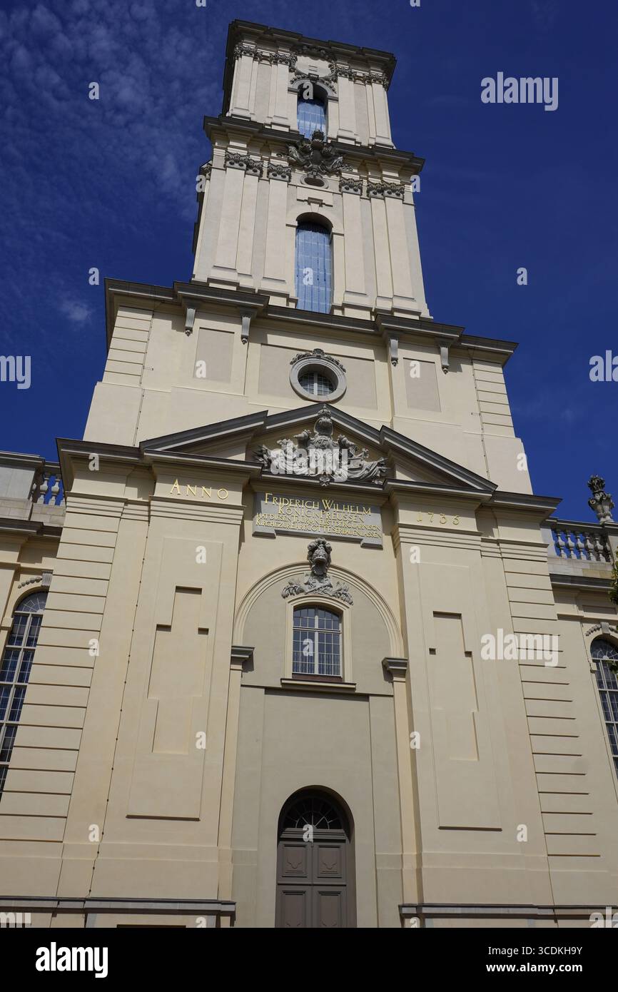 Vertical side image landmark hi-res stock photography and images - Alamy