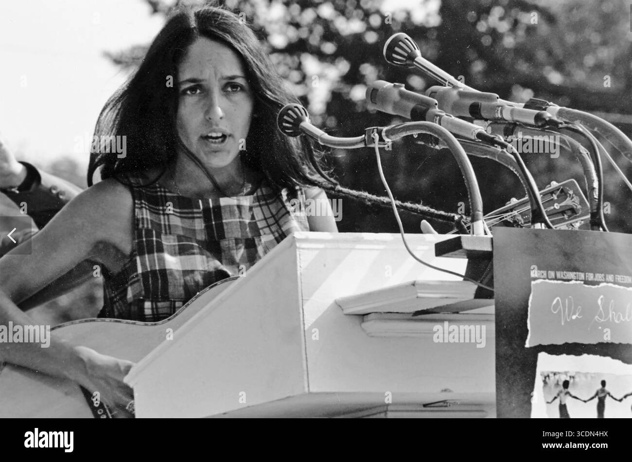 JOAN BAEZ American singer performing at the Civil Rights March on ...