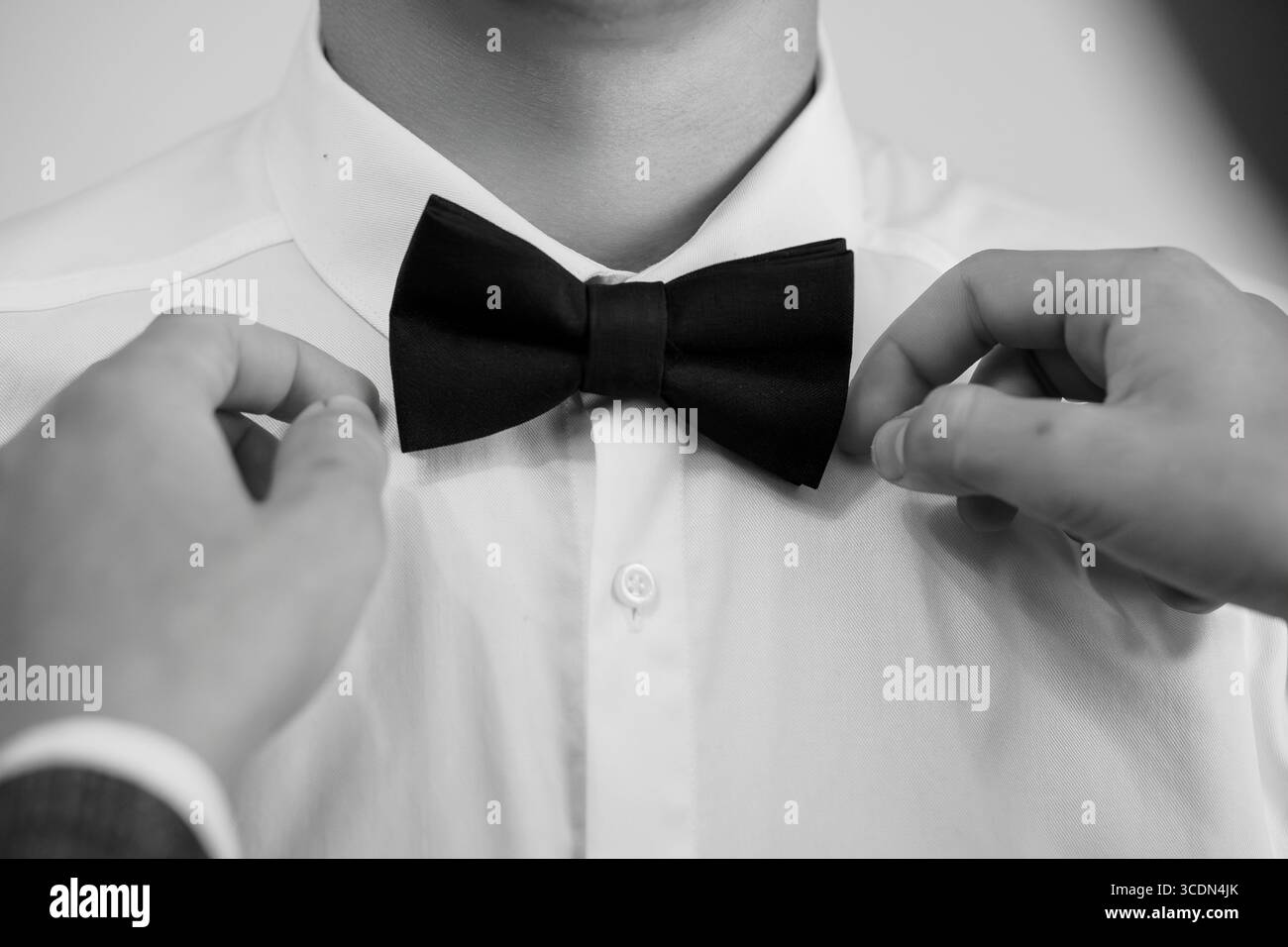 Man tieing black tie hi-res stock photography and images - Alamy