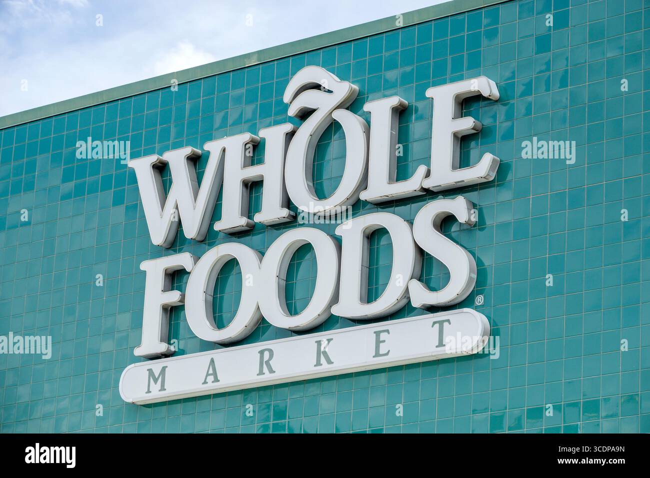 Large wall sign brand name letters hi-res stock photography and images ...