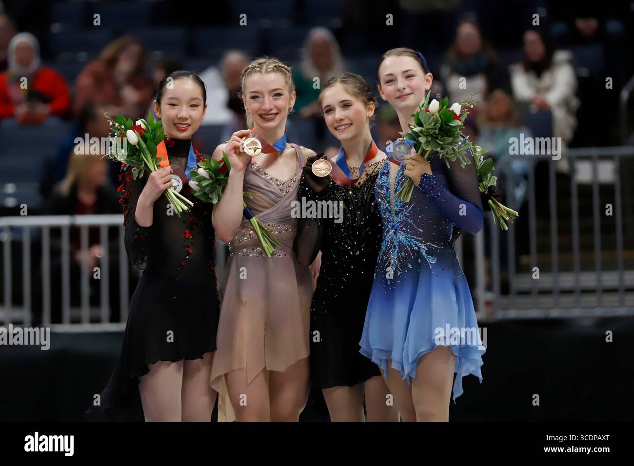 Pose on podium hi-res stock photography and images - Alamy