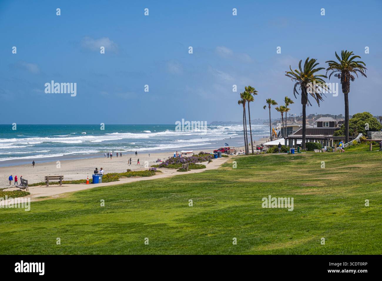 Green grass lawn at Powerhouse Park & Beach, Del Mar, San Diego ...