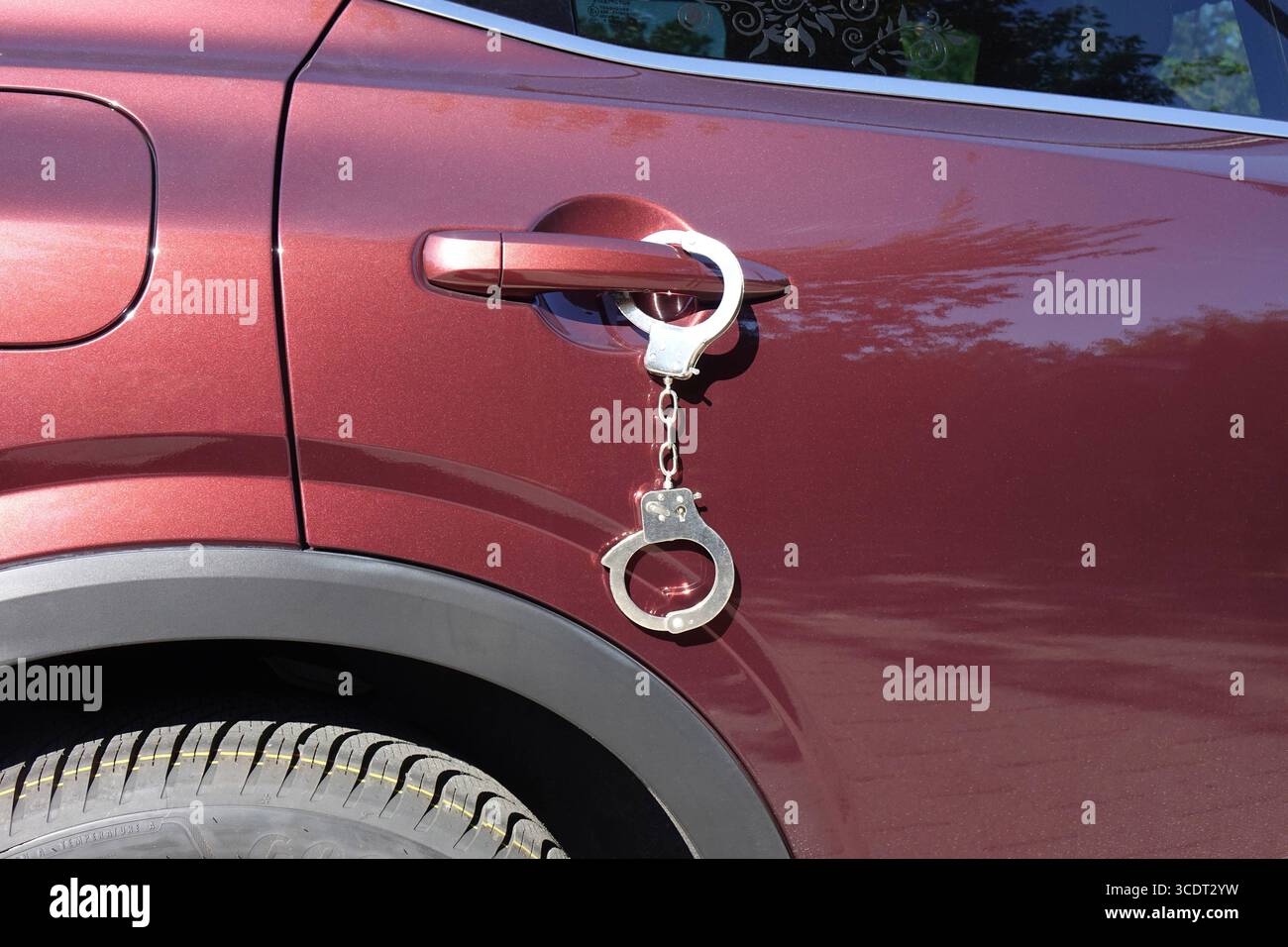 Auto mit Handschellen Auto mit Handschellen, 12.08.2025, Borkwalde ...