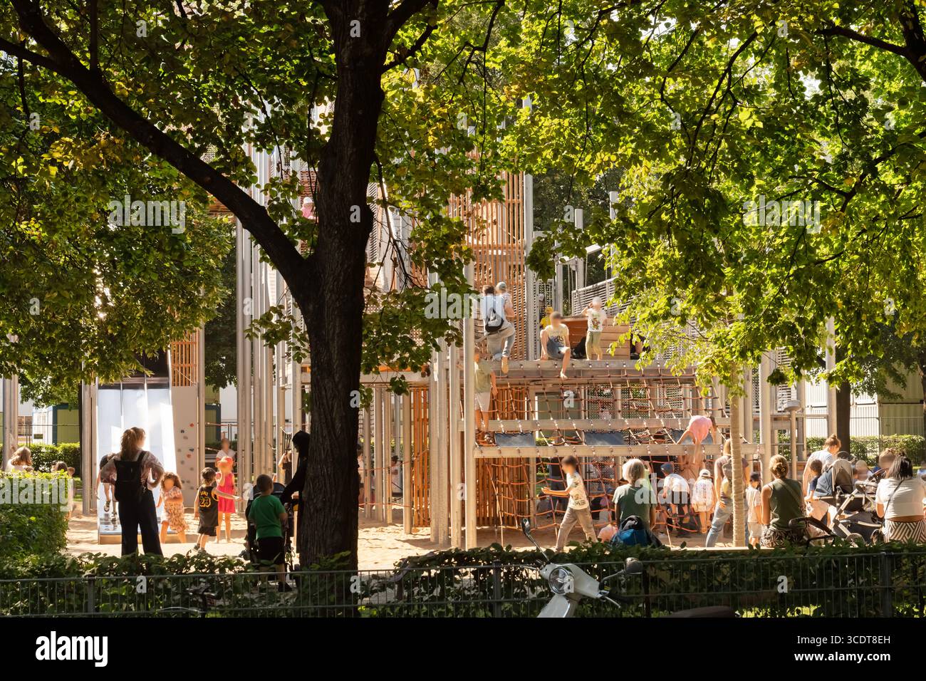Neuer Spielplatz an der Theresienwiese, München, August 2025 ...
