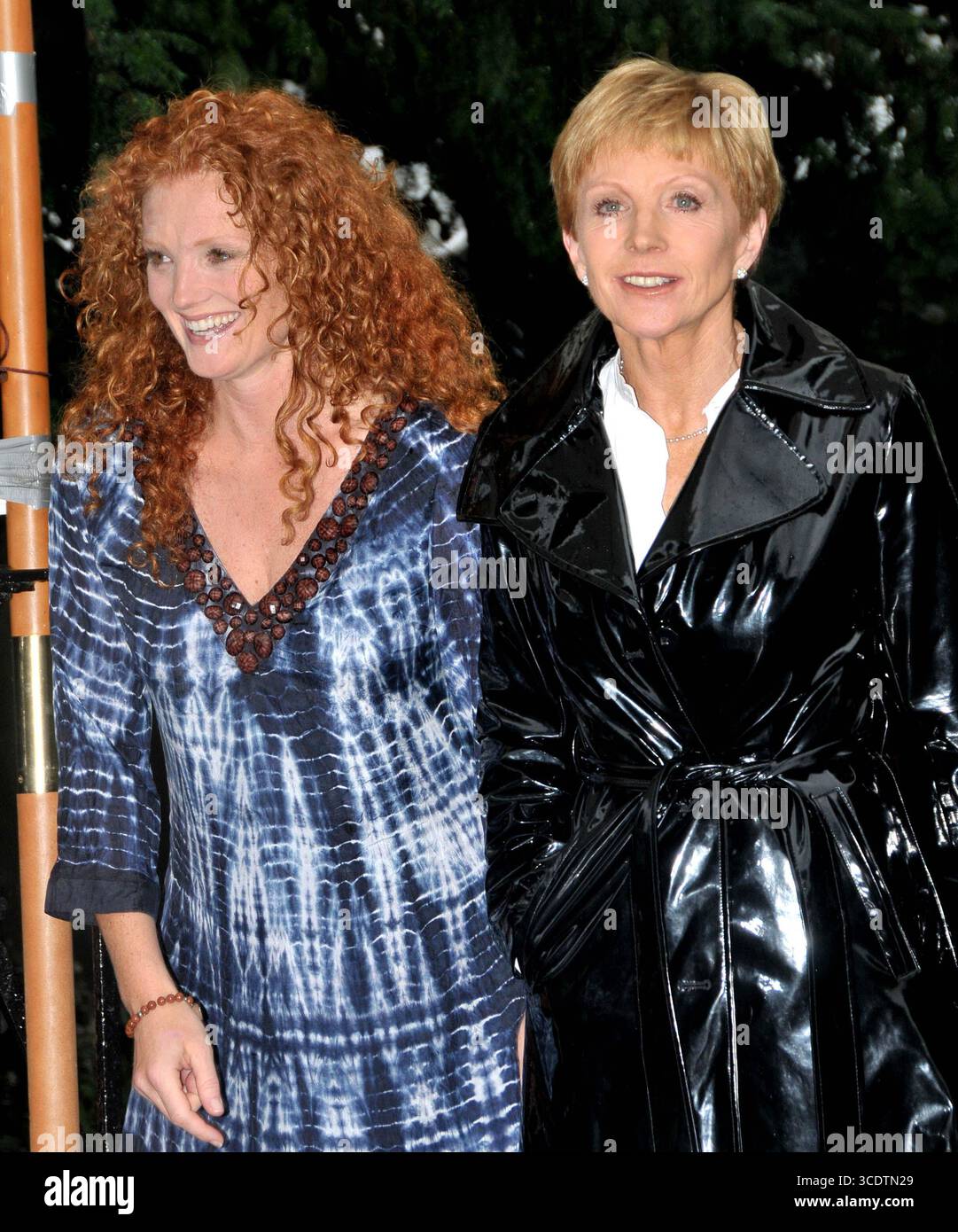 Anne robinson and her daughter emma hi-res stock photography and images ...