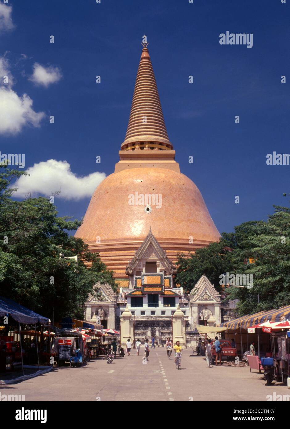 Thailand: Phra Pathom Chedi, Wat Phra Pathommachedi Ratcha Wora Maha ...