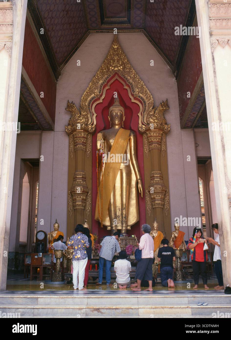 Thailand: Standing Buddha figure at the Phra Pathom Chedi, Wat Phra ...