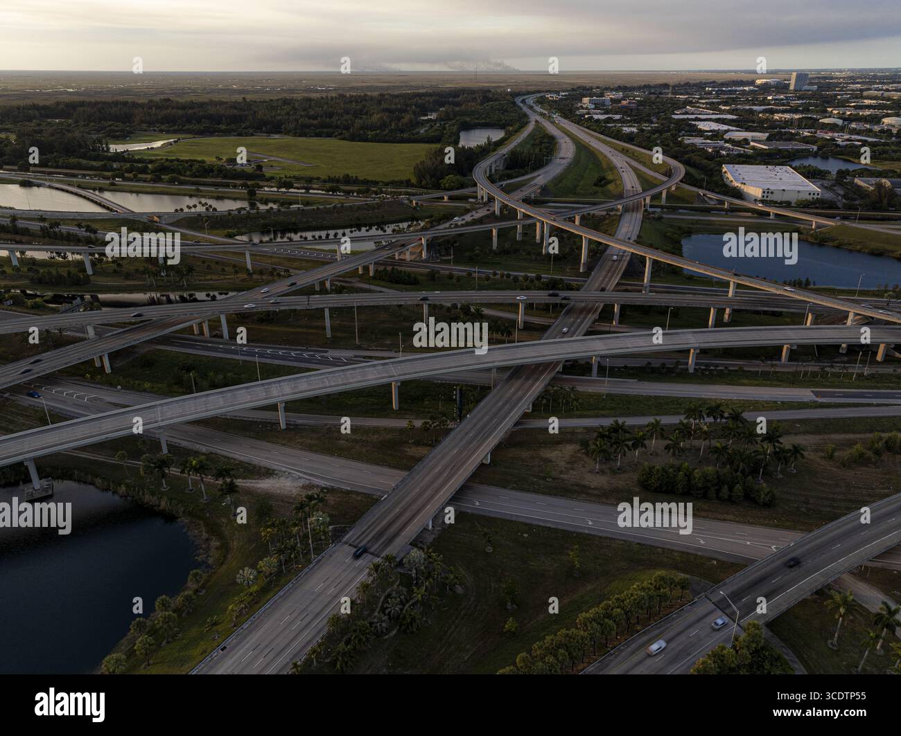 Highway interchange multiple overpasses hi-res stock photography and ...