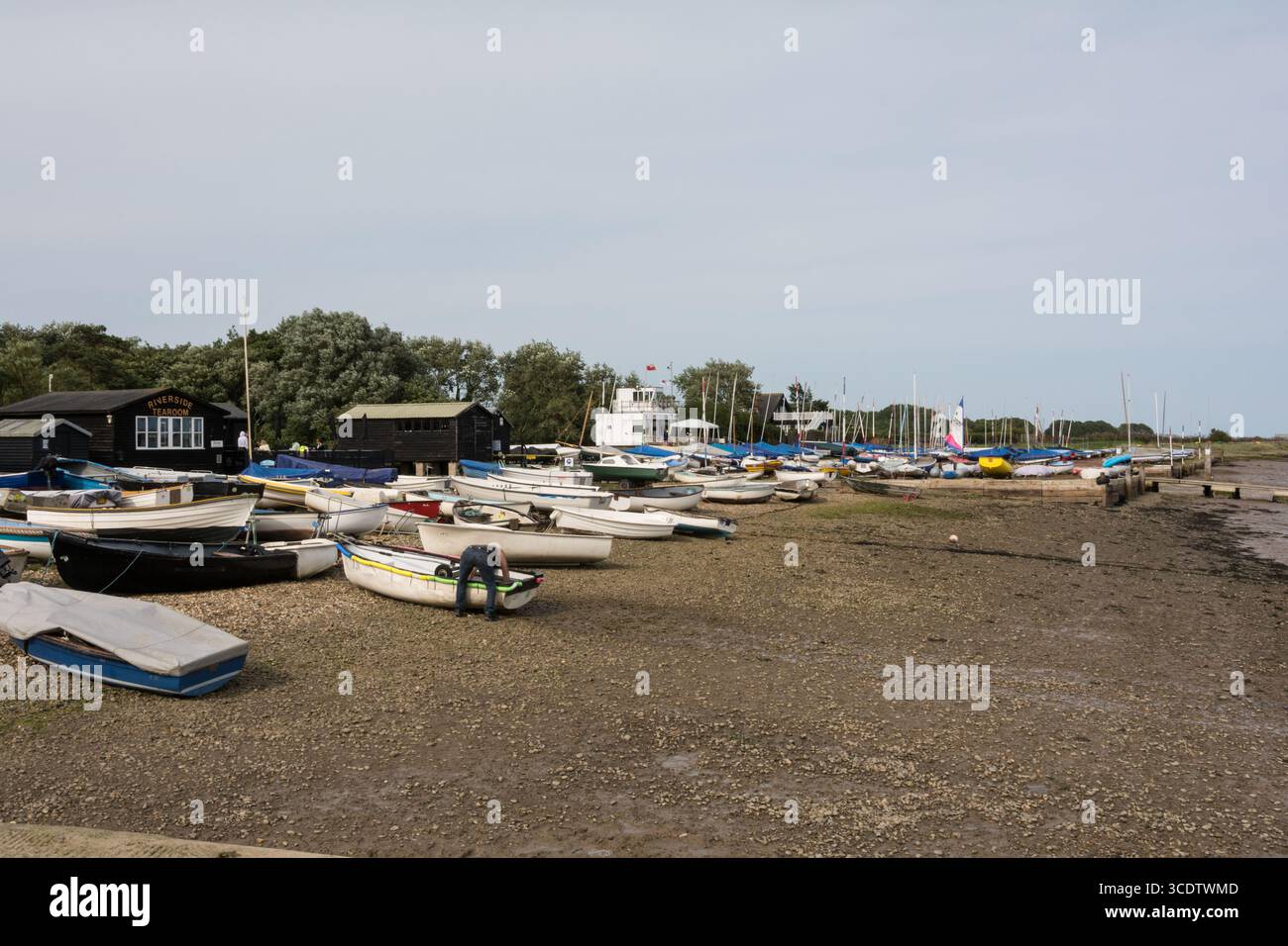 Fishing boats on the beach at Orford Quay, Suffolk, England, UK Stock ...