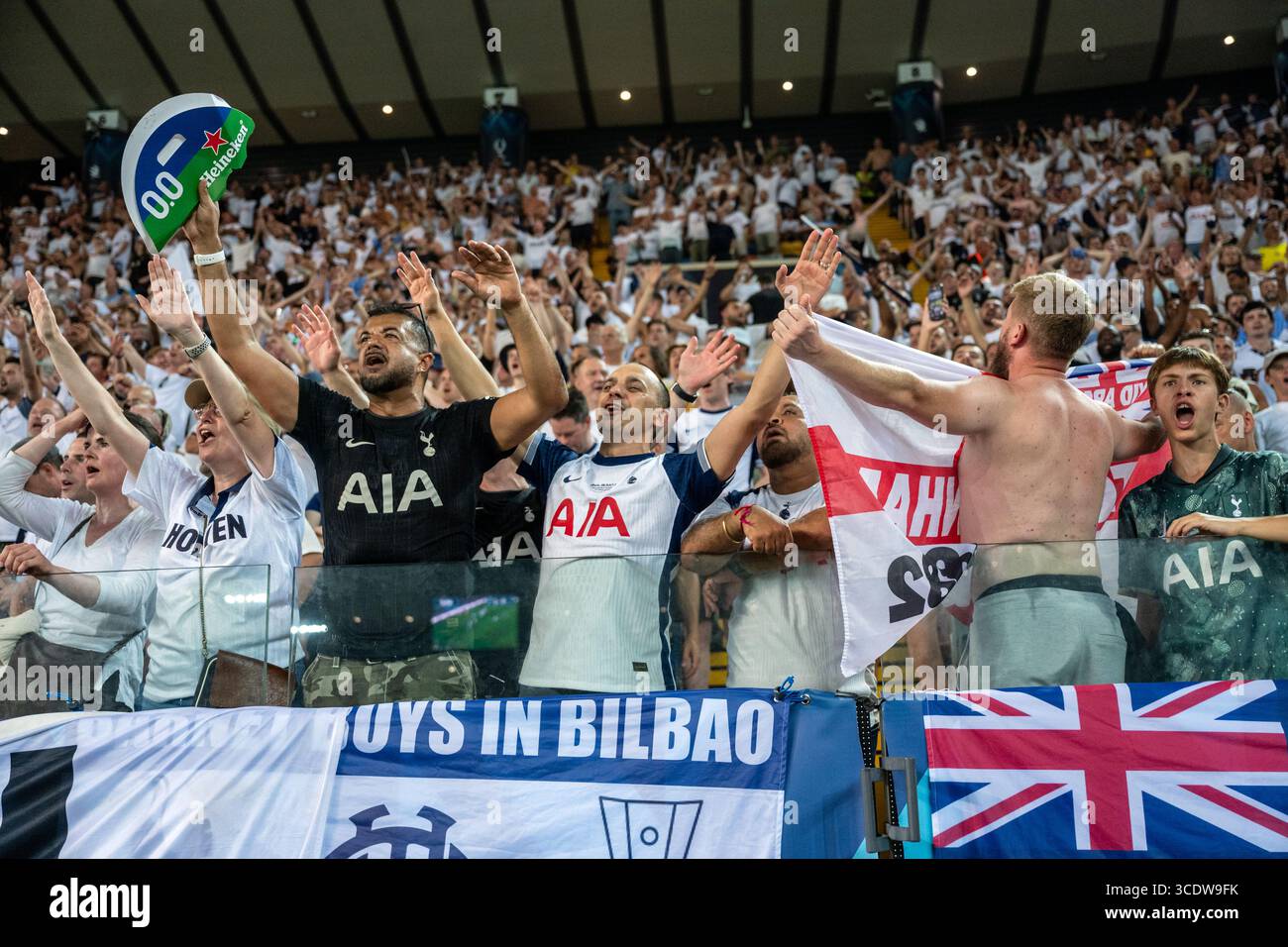 Super cup final tottenham fans hi-res stock photography and images - Alamy