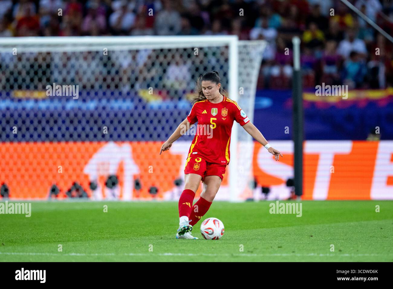 Maria Mendez (Spanien, #05) am Ball, SUI, Deutschland vs Spanien ...