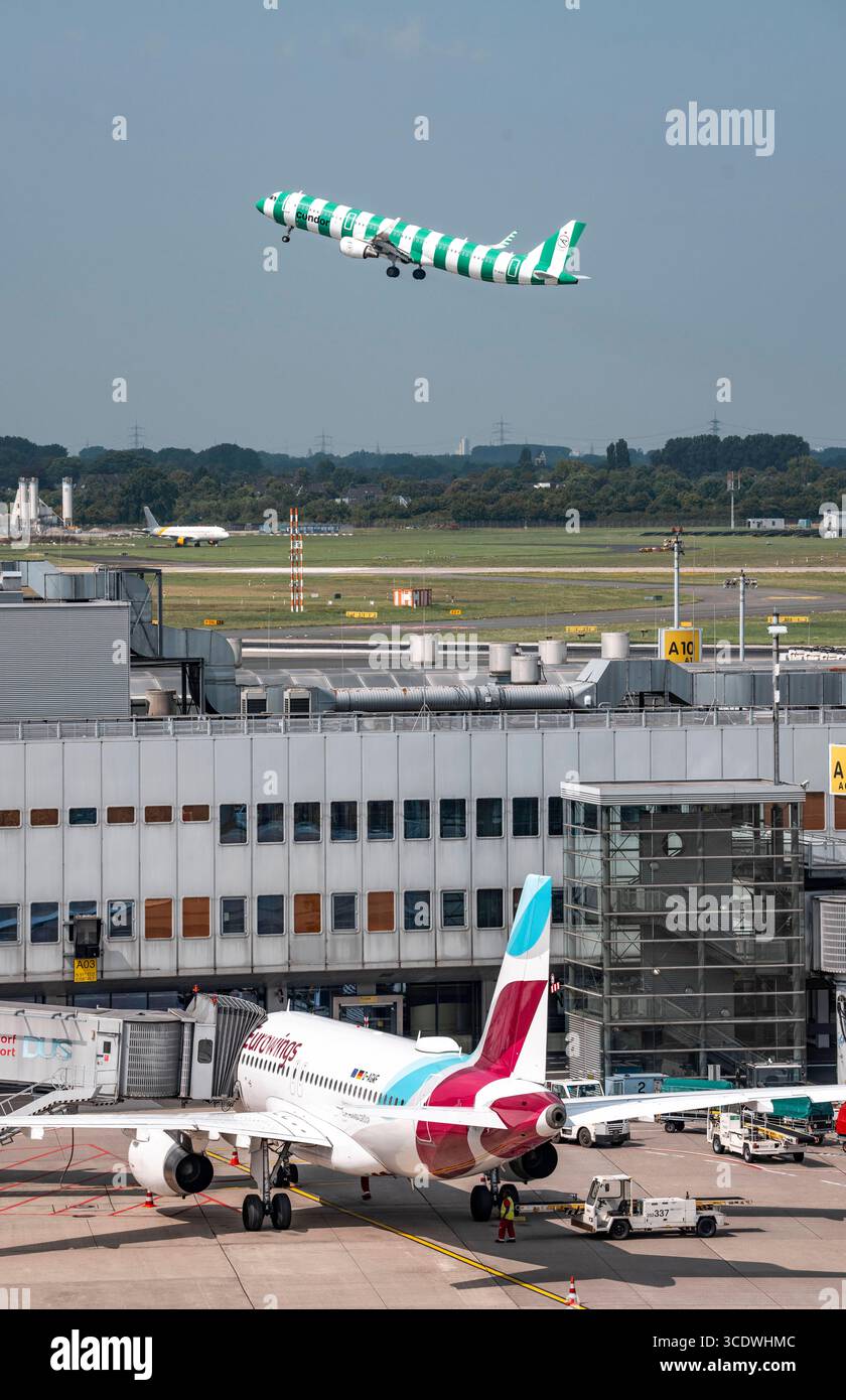 Flughafen Düsseldorf, Condor Airbus A321-211 beim Start, Terminal A ...
