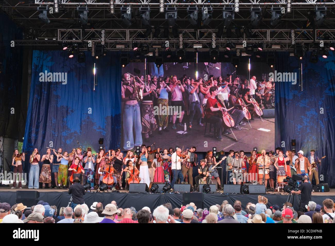 Joe Broughton's Conservatoire Folk Ensemble performing at Fairport's ...