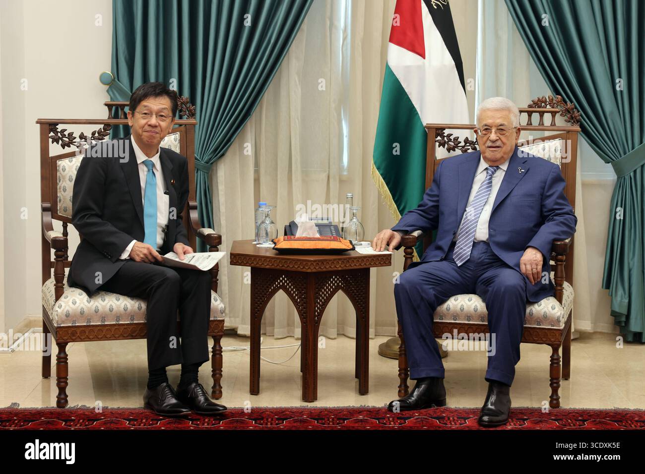 Palestinian President Mahmoud Abbas receives Japanese Vice Foreign ...