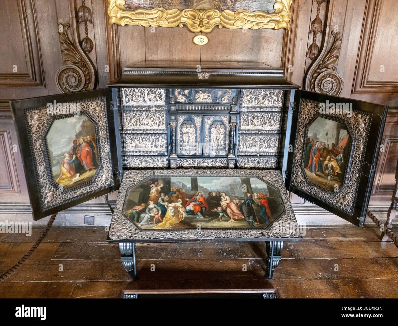 Kings cabinet hi-res stock photography and images - Alamy