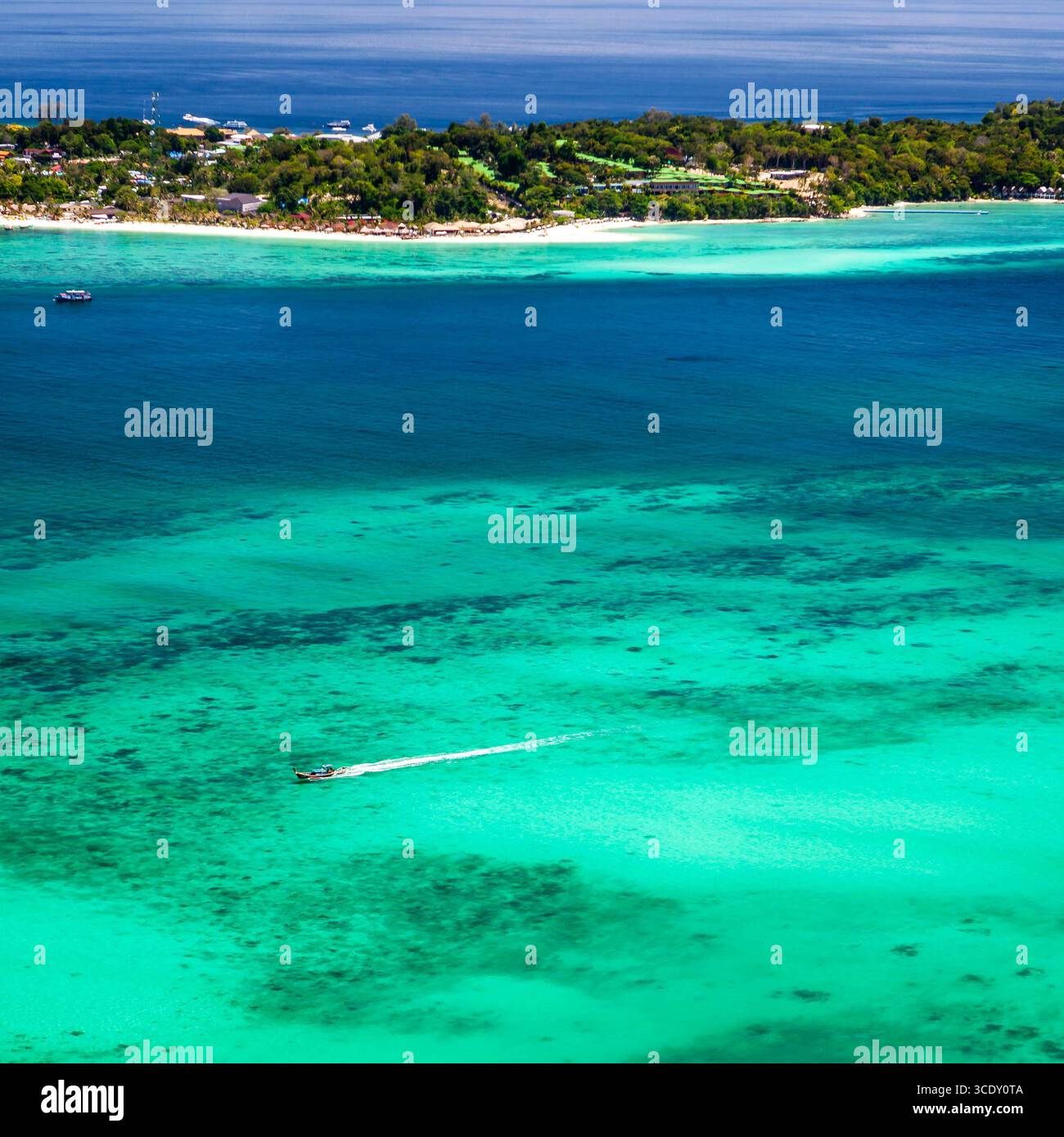 Koh Adang, Chado Cliff viewpoint, Thailand. Aerial view of Koh Lipe ...