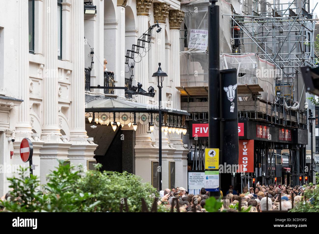 London, UK. 14 August 2025. Actress Rachel Zegler sings ‘Don’t Cry For ...