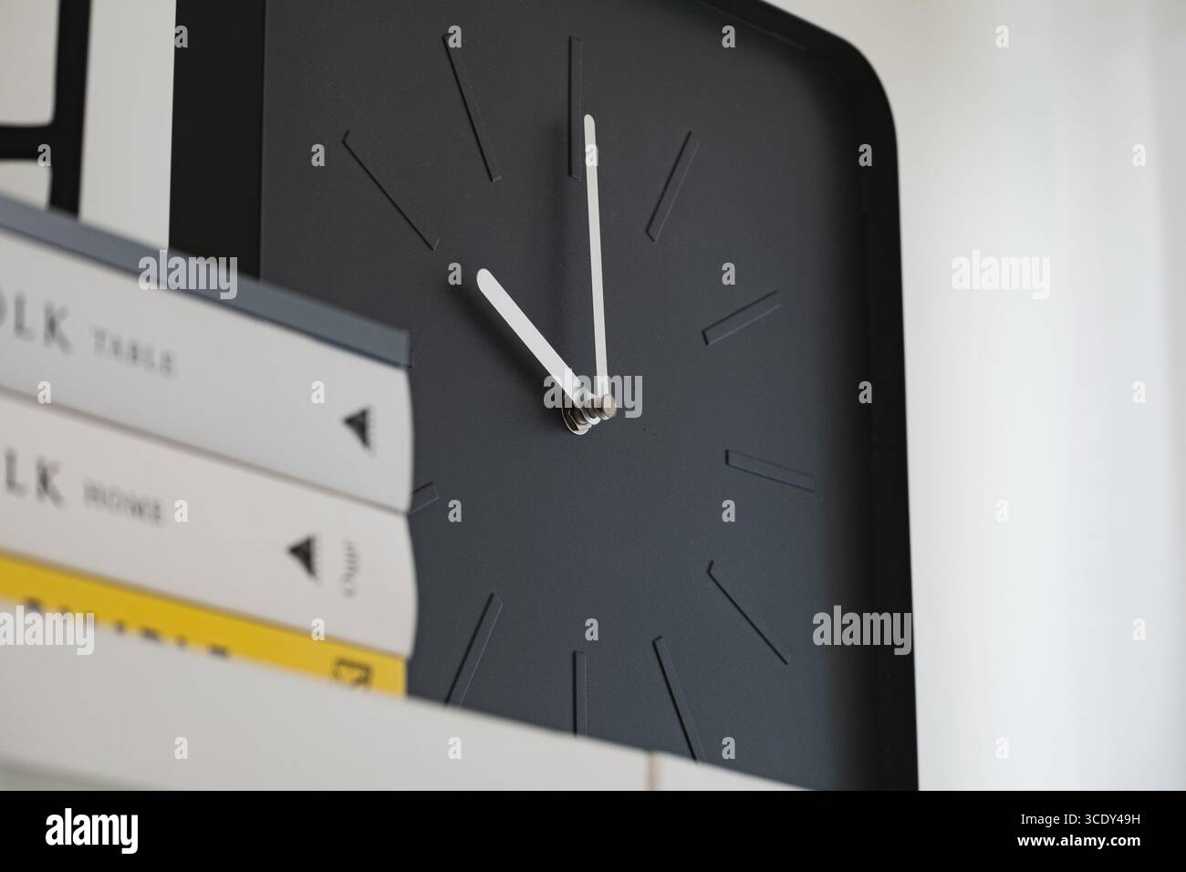 Modern clock showing hours hi-res stock photography and images - Alamy