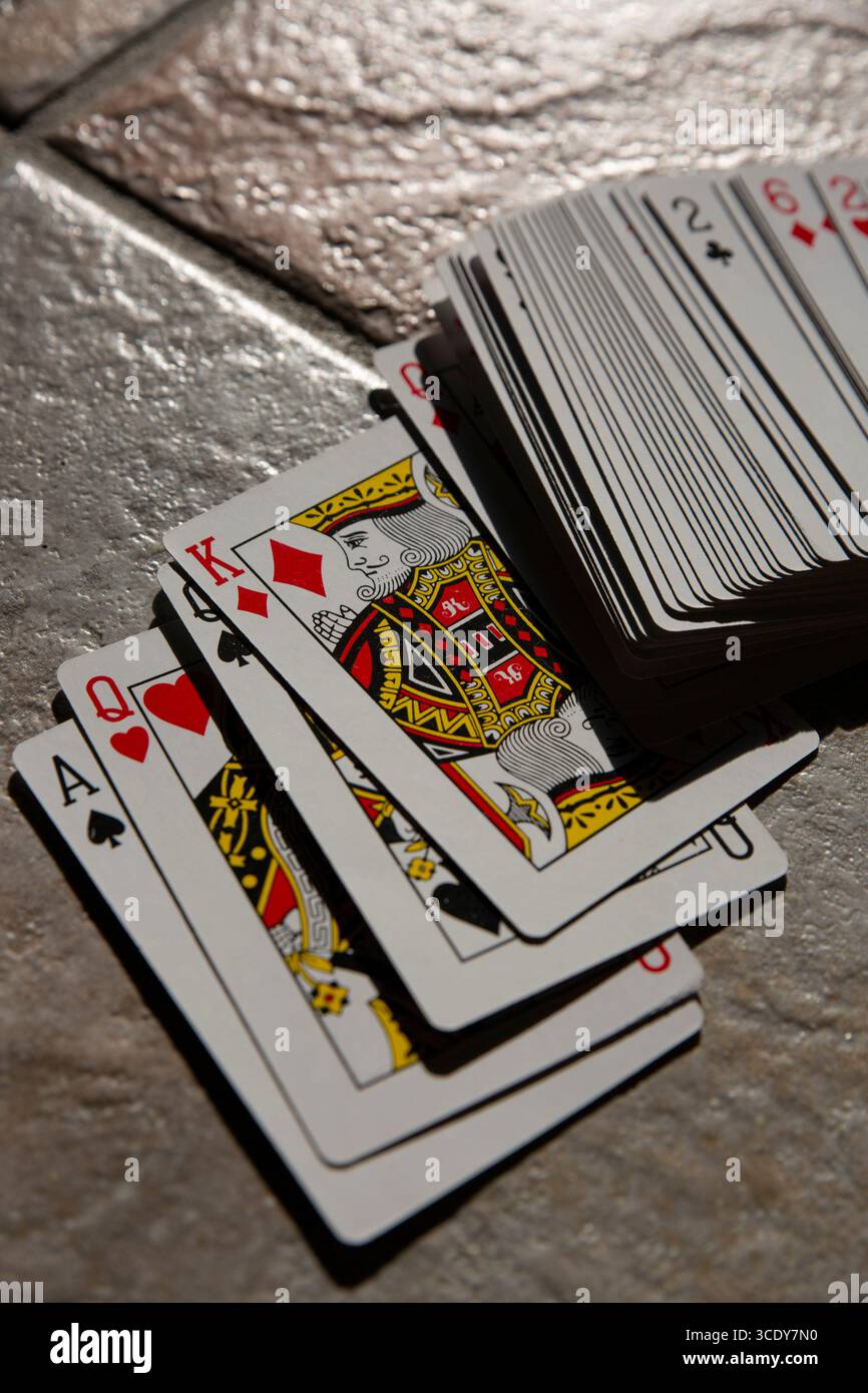 Card game icon hi-res stock photography and images - Alamy